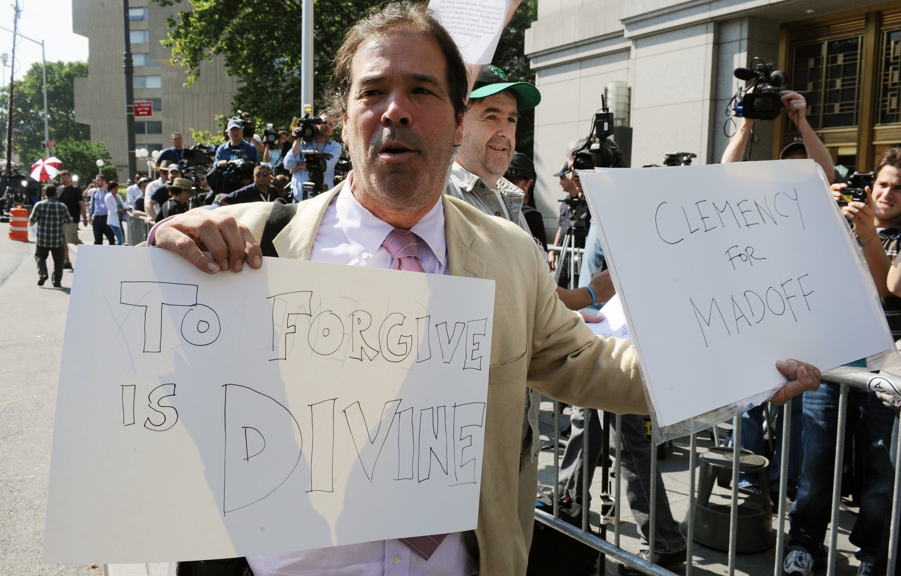 Roger Stone’s Go-Between With WikiLeaks Takes the Fifth – Mother Jones