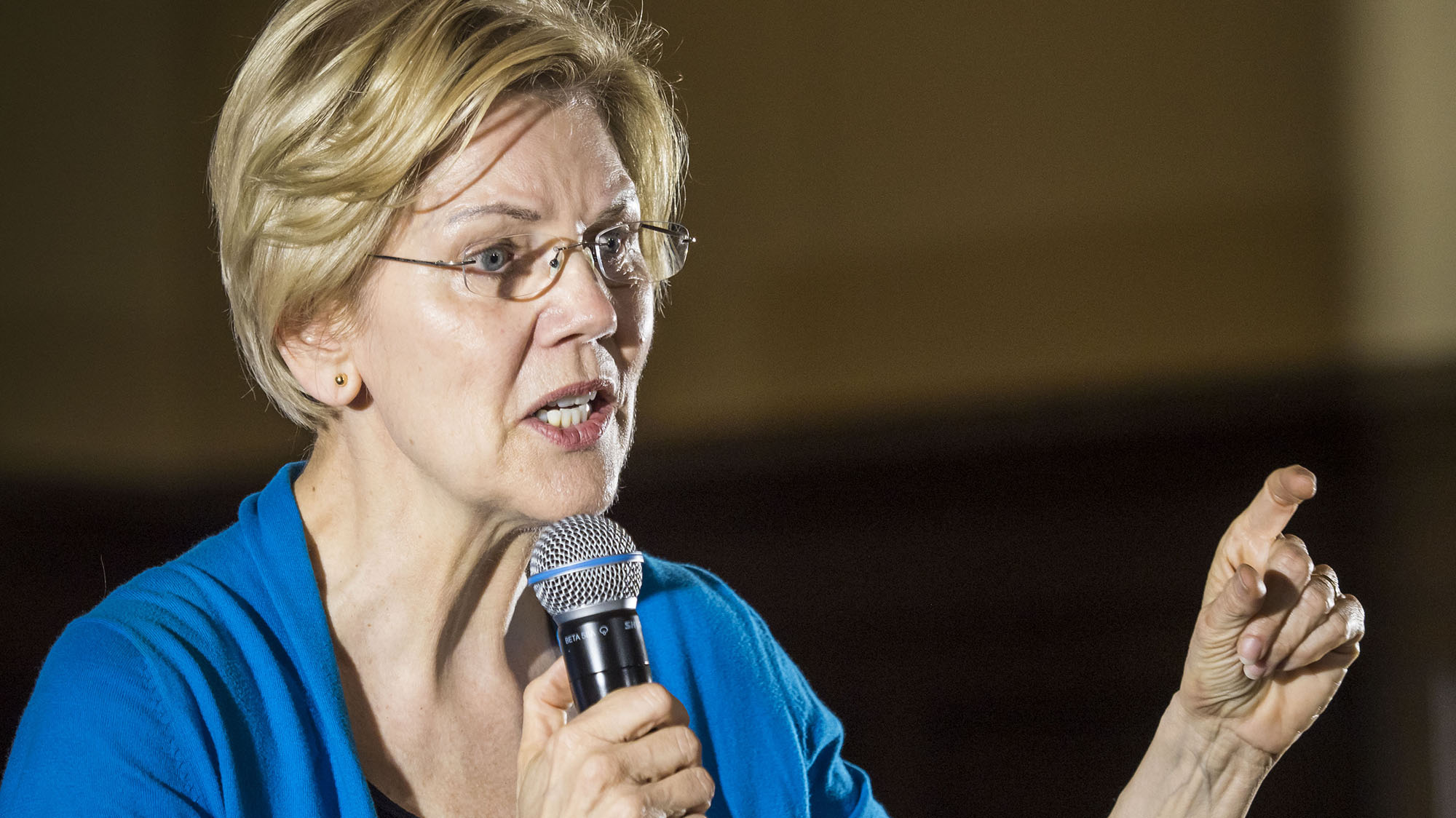 Elizabeth Warren Refuses to Hold a Town Hall on Fox News – Mother Jones