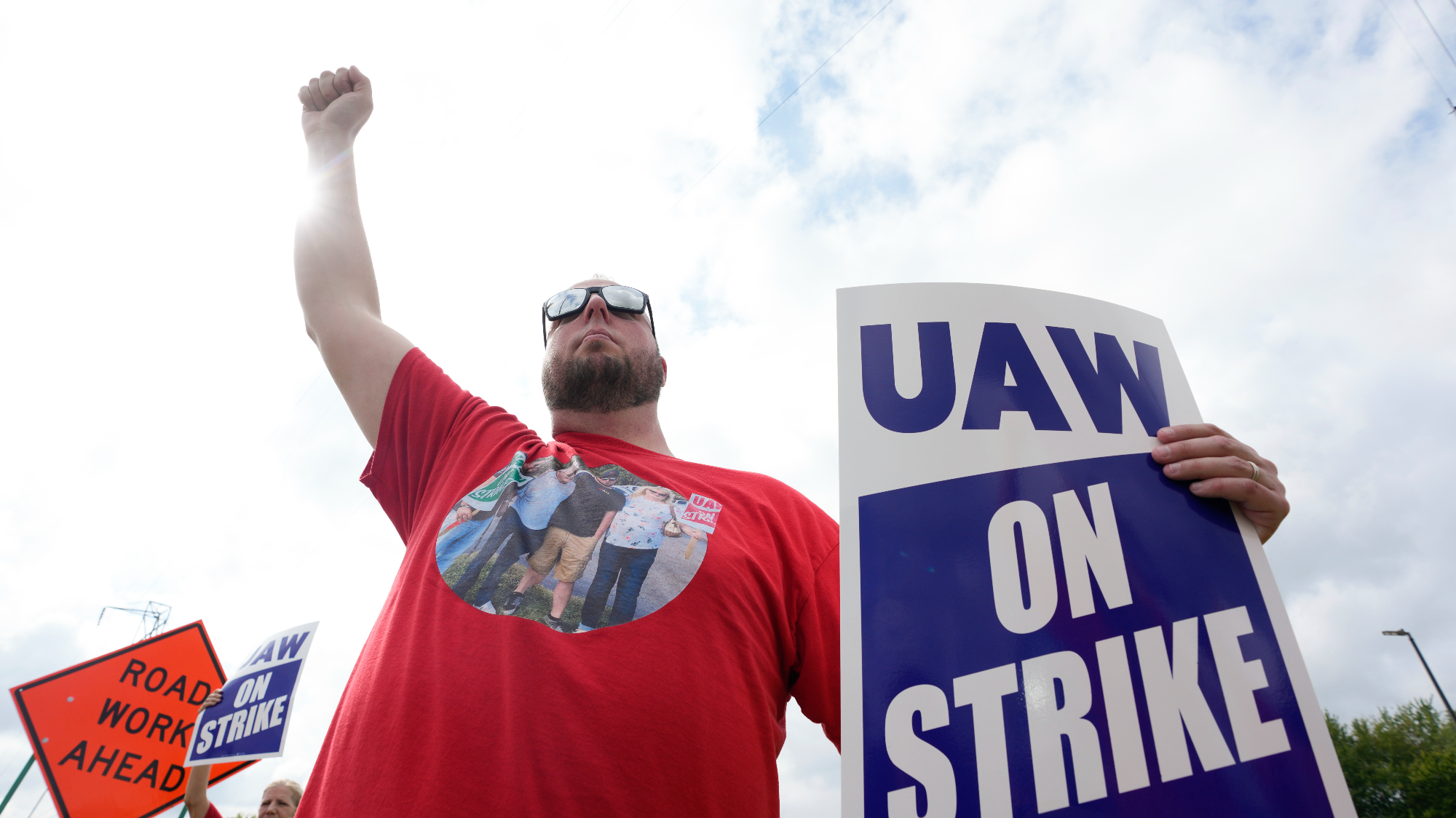 UAW Triumphs in Tennessee Volkswagen Union Vote – Mother Jones