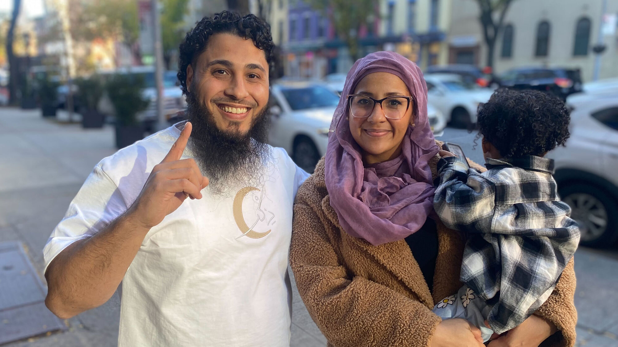 “He’s One Of Us”: Muslim New Yorkers Greet Mamdani’s Victory With Pride – Mother Jones