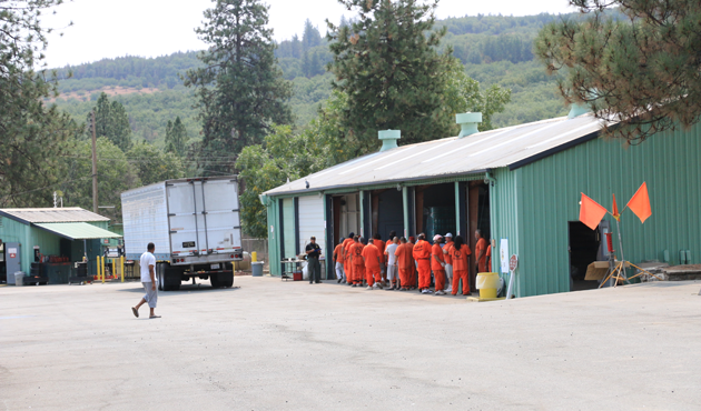 I Hung Out With the Prisoners Who Fight California’s Wildfires – Mother ...