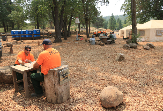 I Hung Out With the Prisoners Who Fight California’s Wildfires – Mother ...