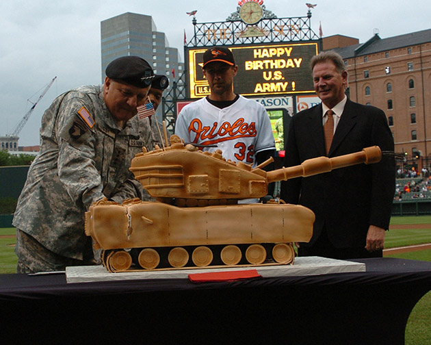 You Probably Had No Idea the US Military Is Obsessed With Giant Cakes ...